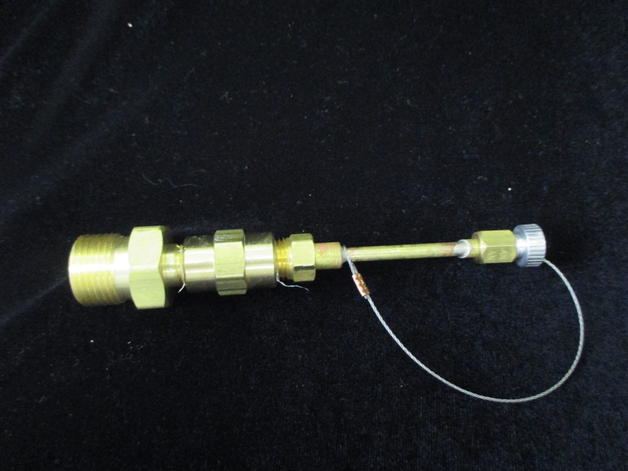 4110-801 (FAM-PB3) - Filling Adaptor to fill Puritan Bennett from male ...